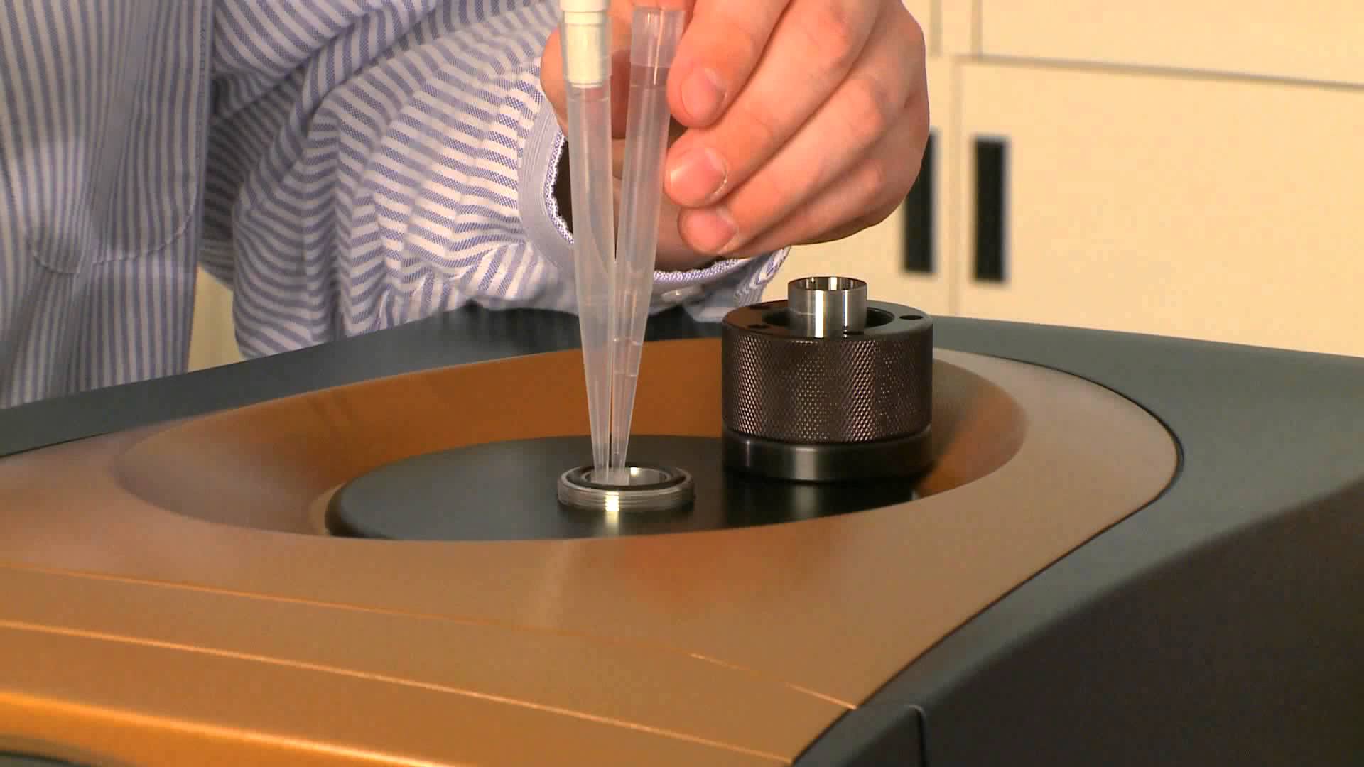 Nano DSC 手动上样 - TA仪器